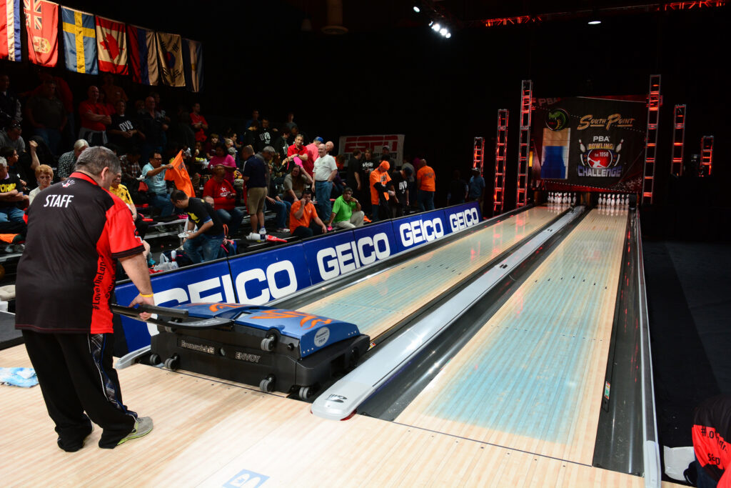 Blue Oil On Bowling Lanes Shows How You Roll | Popular Science