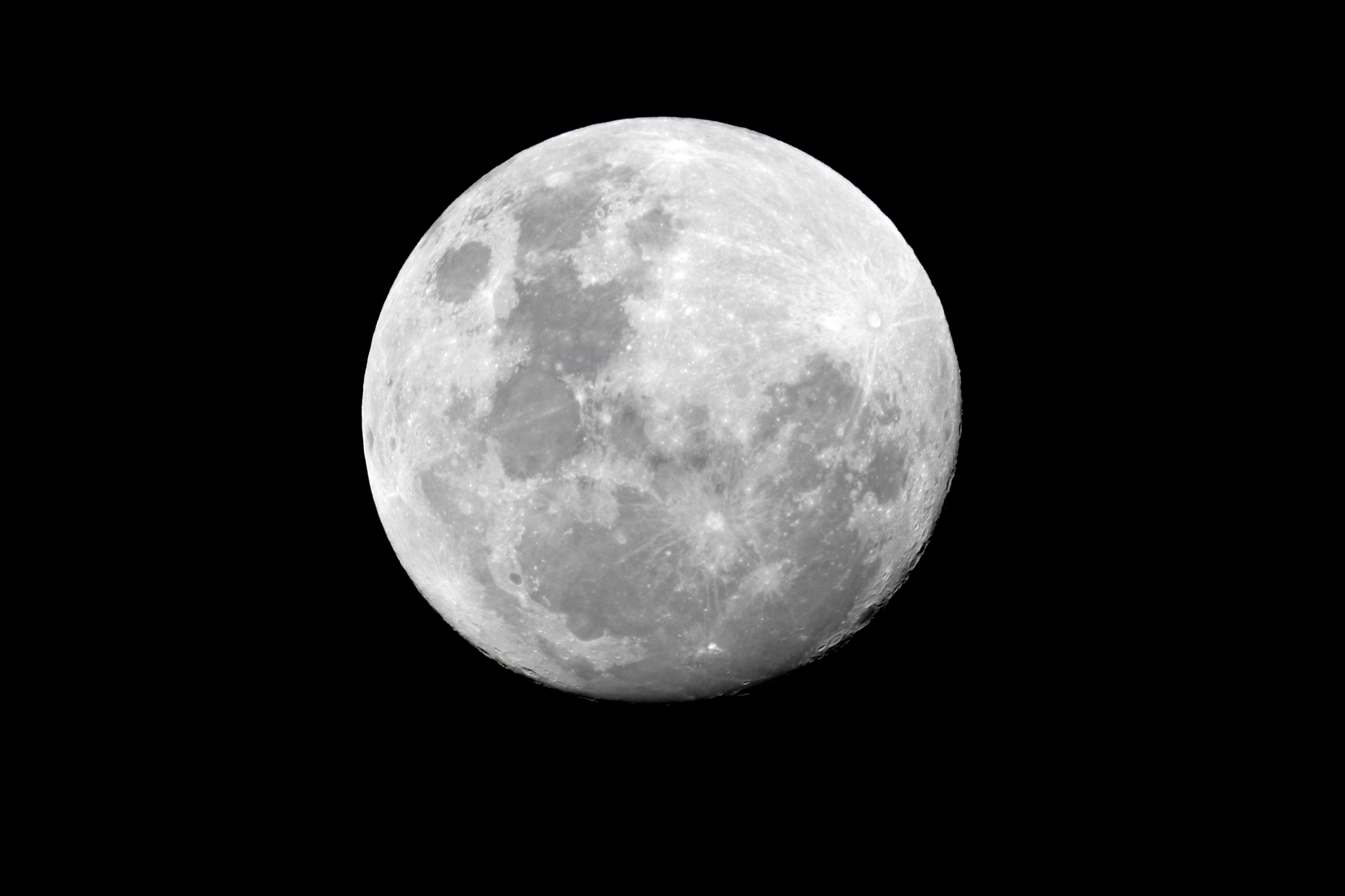 The moon is quaking (and shrinking like a raisin) | Popular Science