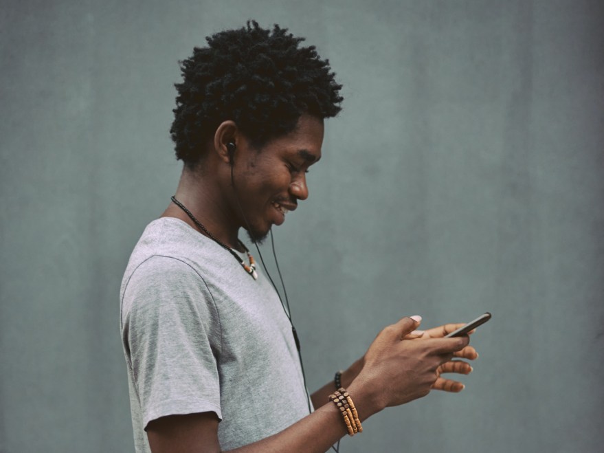 How to use gestures on Android and iOS phones | Popular Science