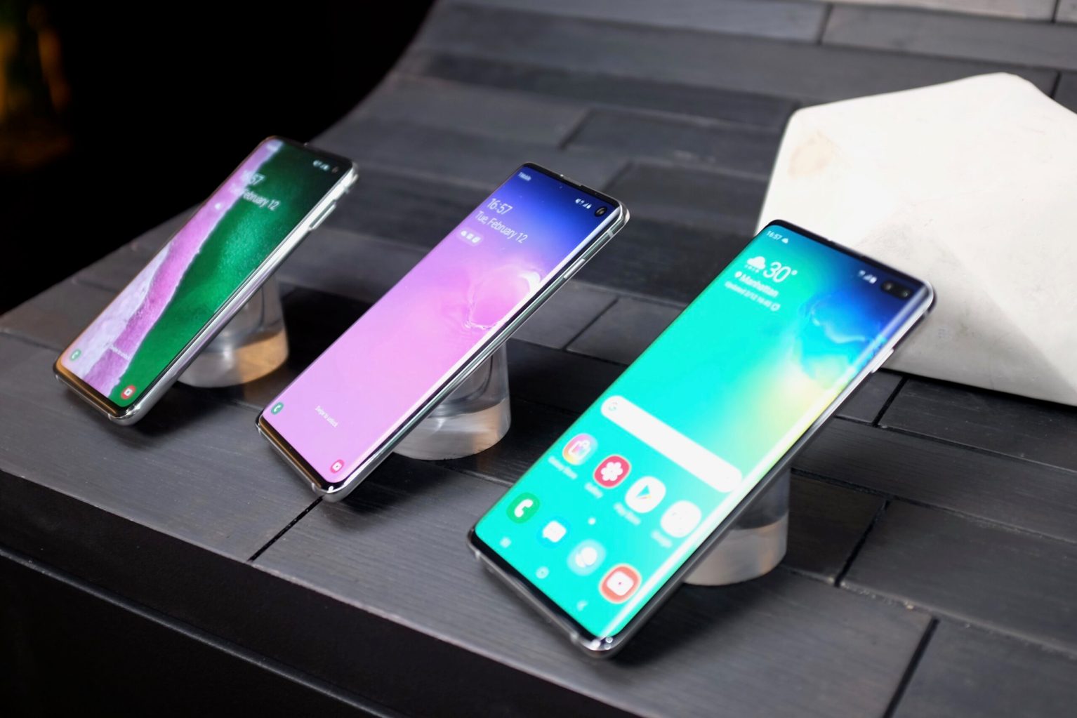 How the Samsung Galaxy S10's cool new fingerprint sensor works