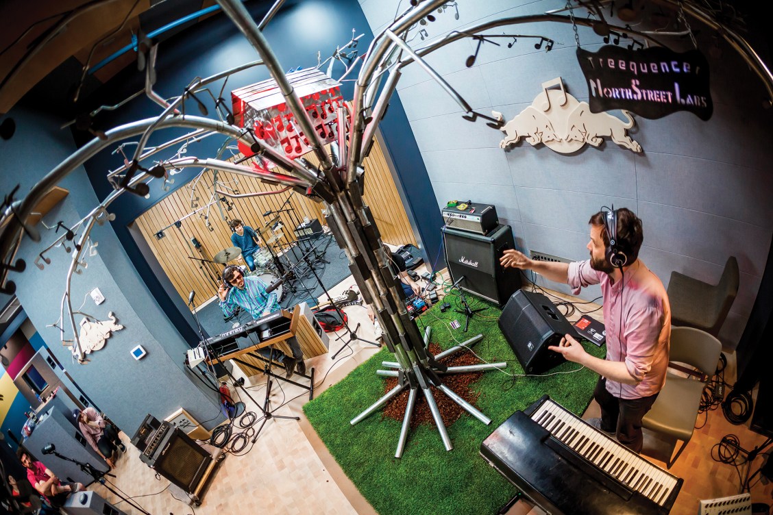 This Sculpture Turns Movement Into Music