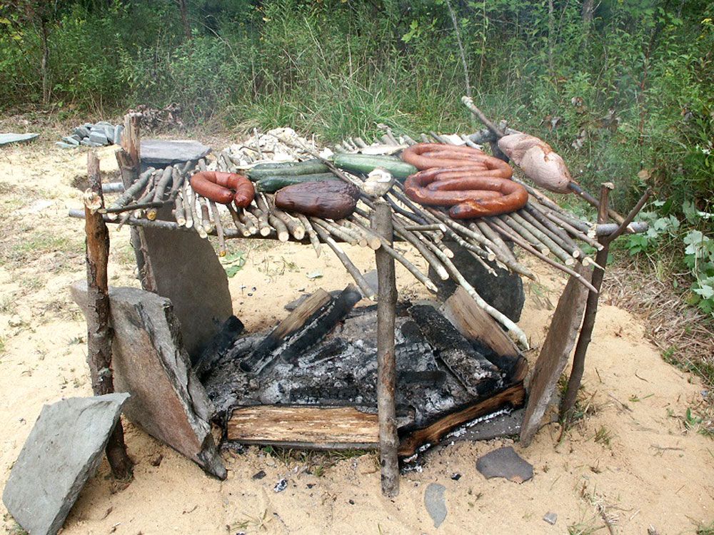 How to grill meat over an open fire