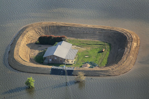 Citizens in Flood Zone Build Homemade Levees to Protect Their Homes