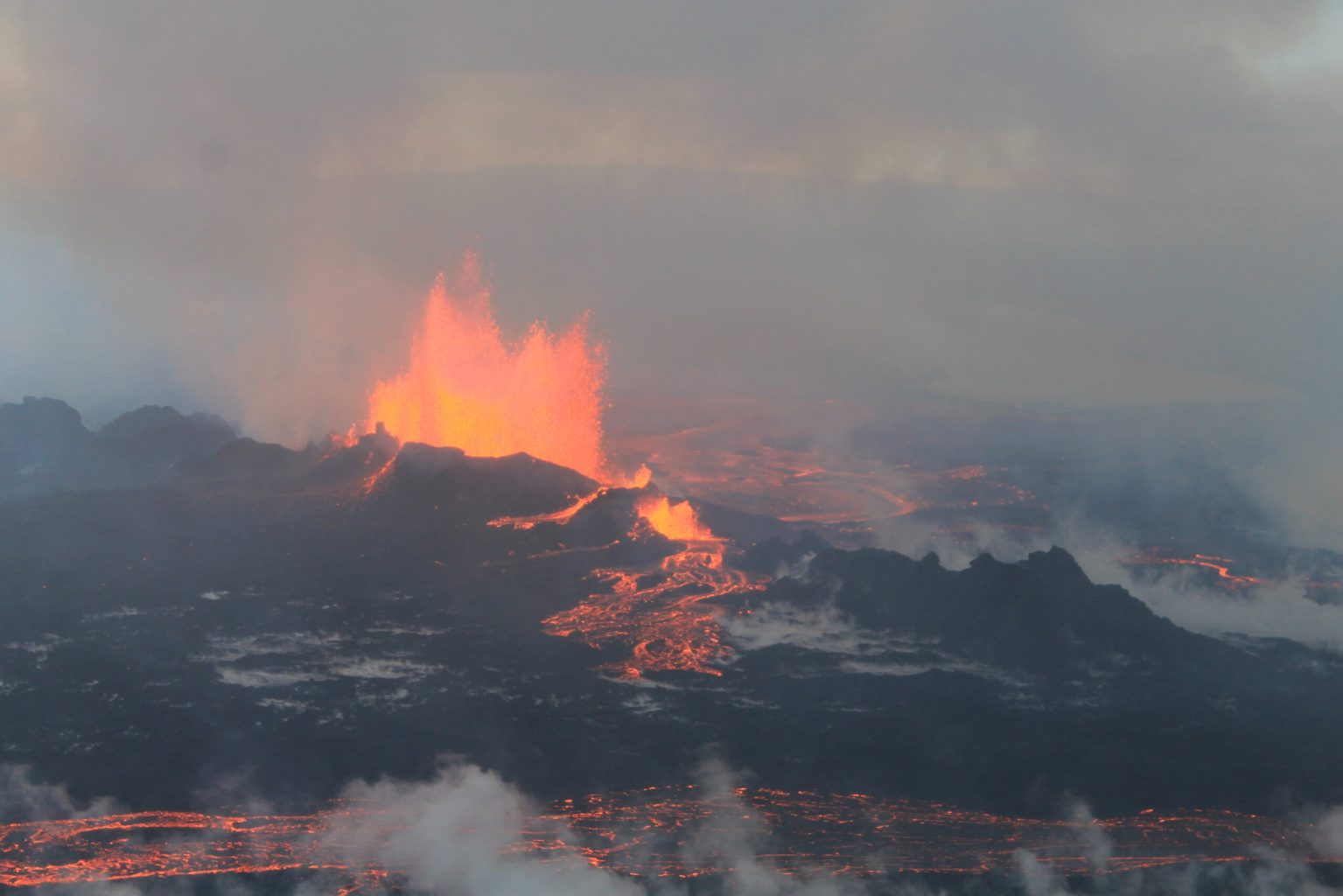 A USGS volcano expert's story of the Pu‘u‘ō‘ō eruption | Popular Science