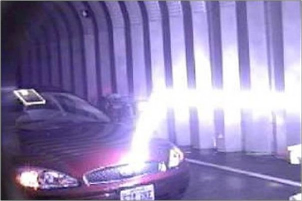 Army Demonstrates a Weapon That Shoots Laser-Guided Lightning Bolts
