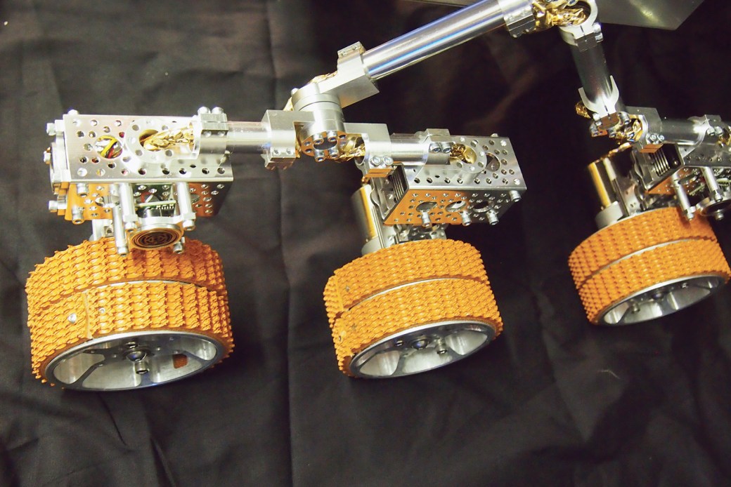 A Family Built This Museum-Quality Curiosity Rover