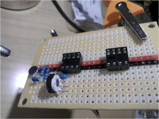 How to Build a Homemade Clapper to Adjust the Lights and Set the Mood