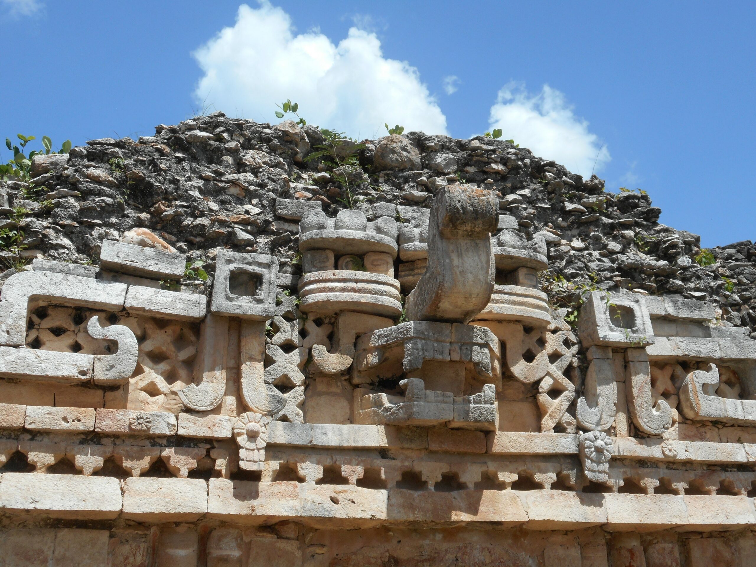 Mud at the bottom of a Mexican lake holds secrets about the Maya empire ...