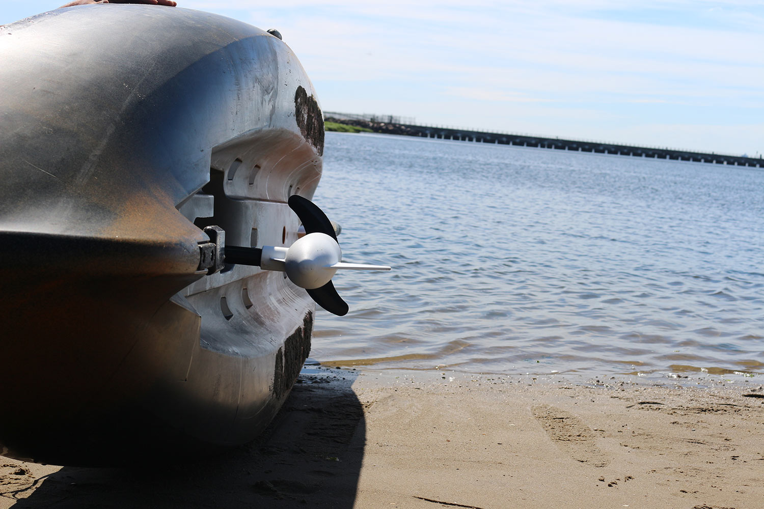 This motorized kayak can drive itself