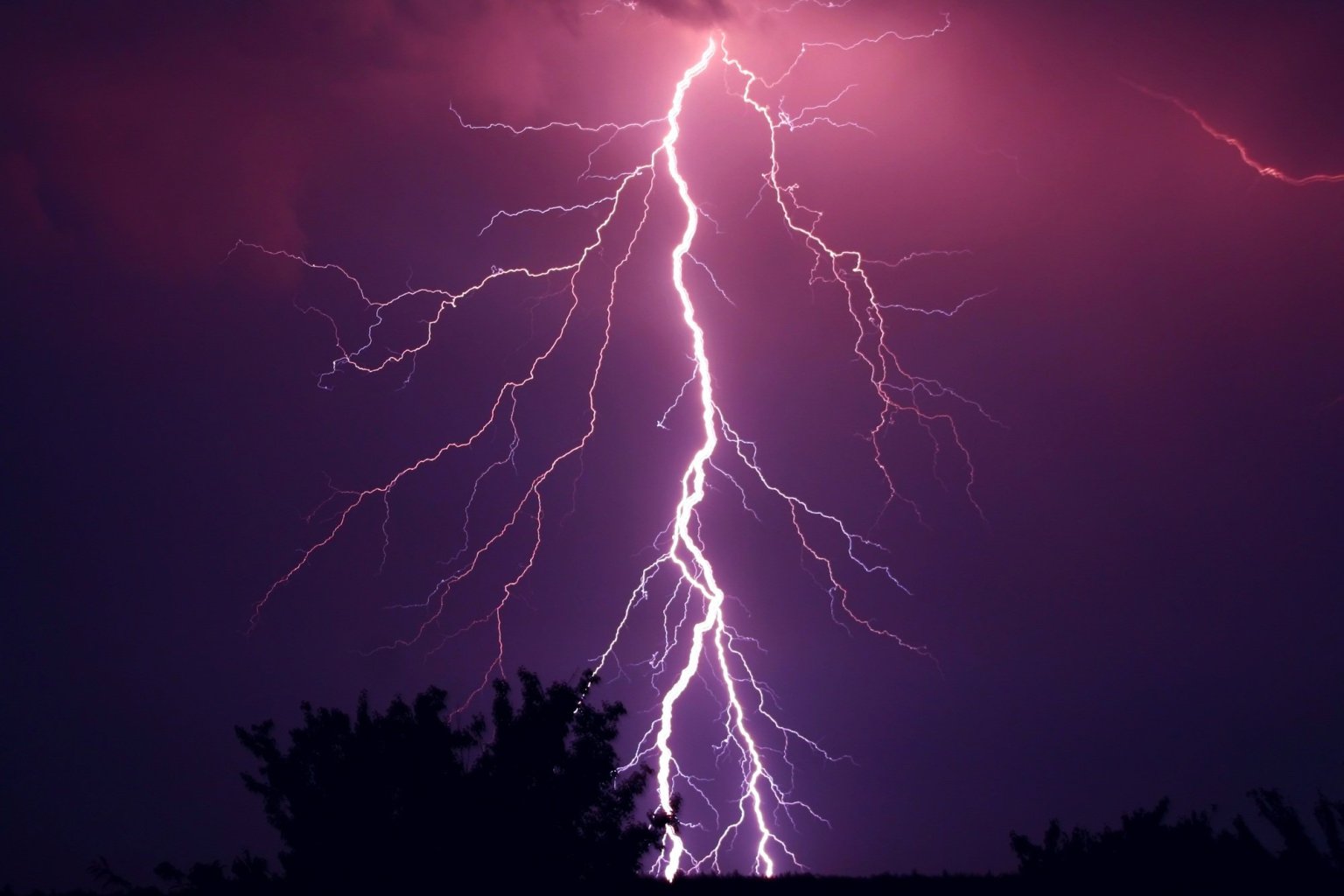 Lightning-sparked fires in the Arctic are poised to rise | Popular Science
