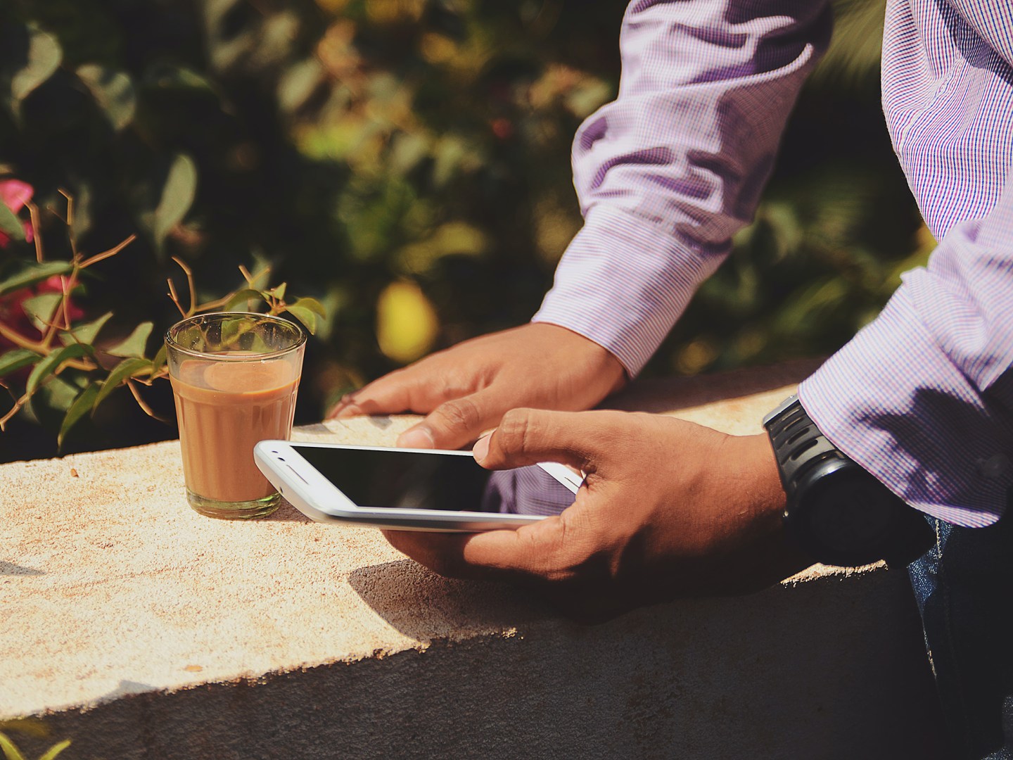 How to save files to iPhones and Android phones | Popular Science