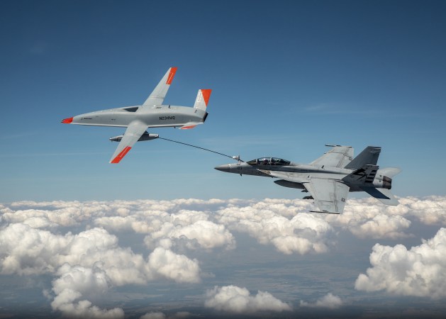 Refueling fighter jets mid-flight is complex, but new tech from Airbus ...