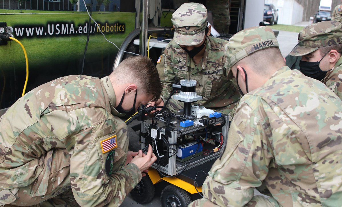The military wants humans and robots to work together | Popular Science