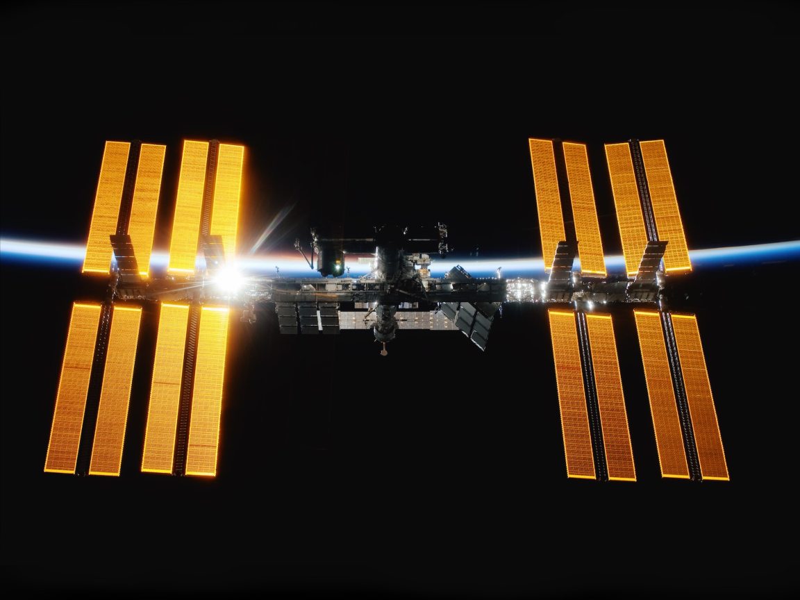 ISS reports new cracks as it closes in on retirement | Popular Science