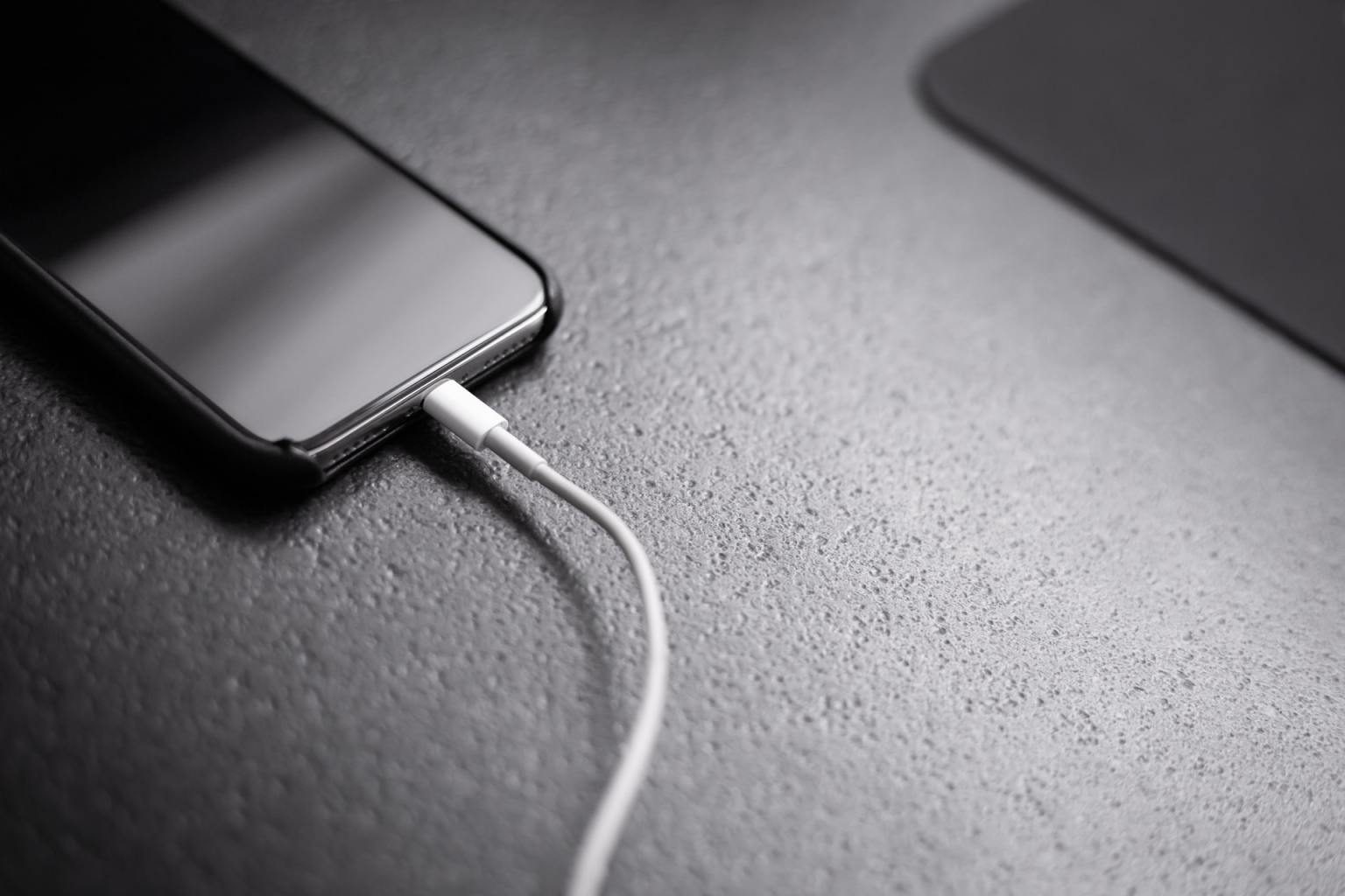 FBI warns about dangers of public USB charging ports | Popular Science