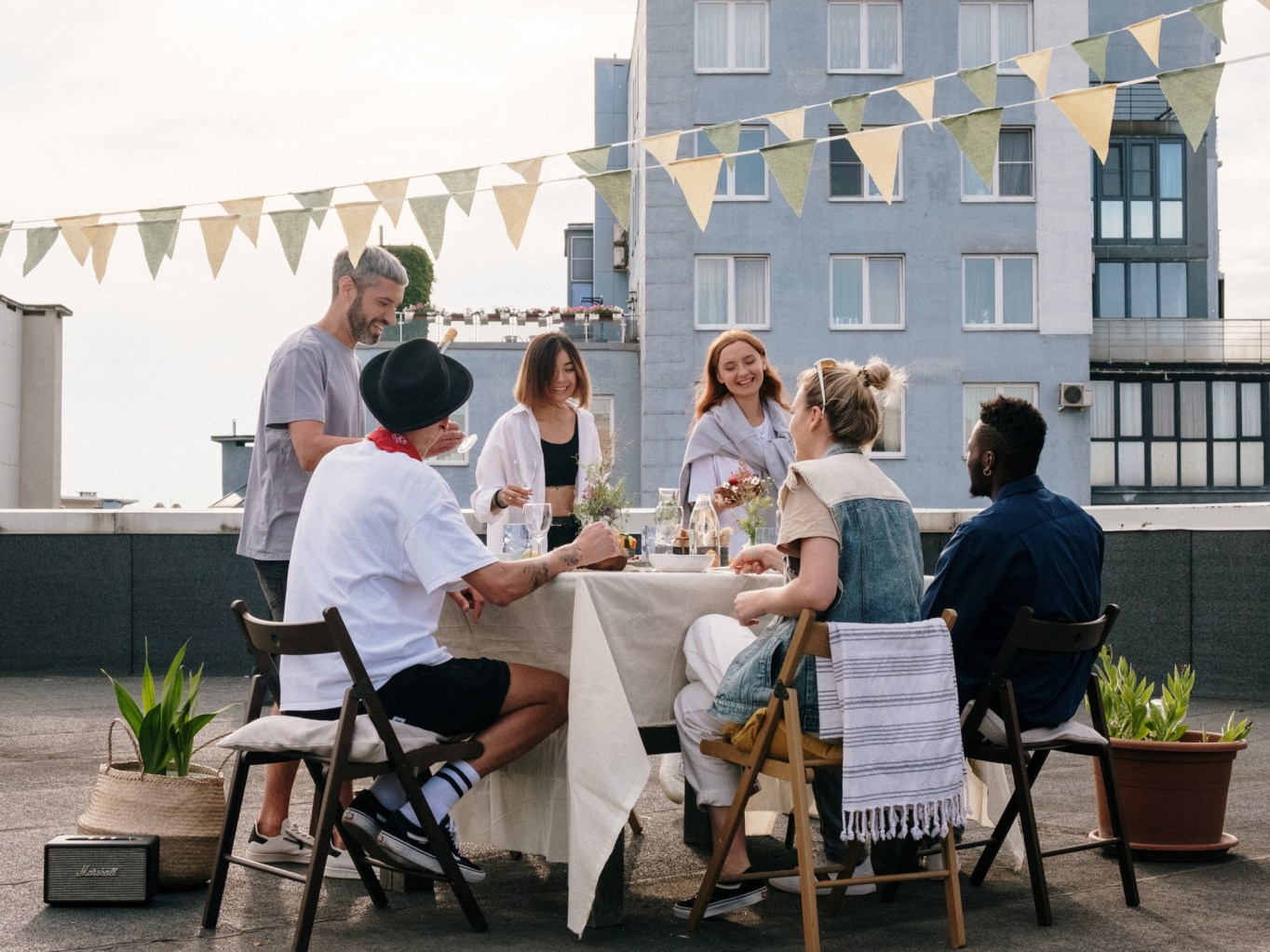 How science can help you host a successful dinner party | Popular Science
