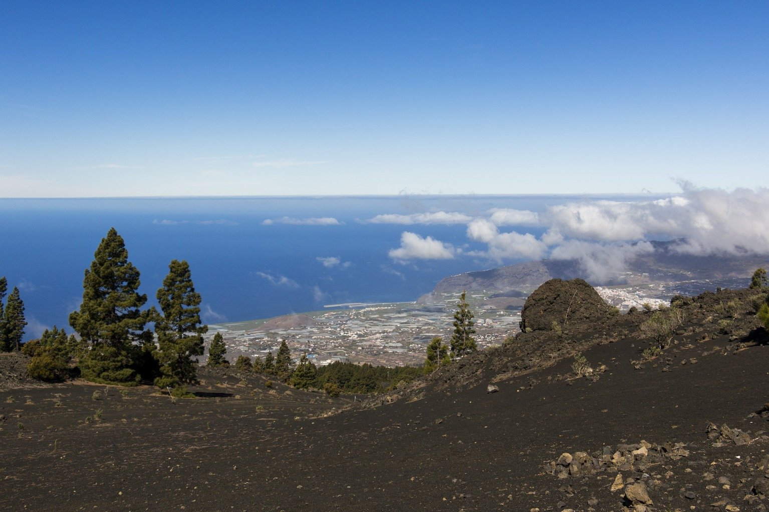 Volcano decides eruptions are boring, tries sliding into the sea instead