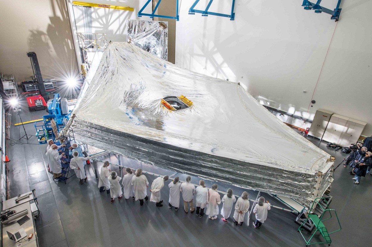 The James Webb telescope is built for infrared 'first light' | Popular ...