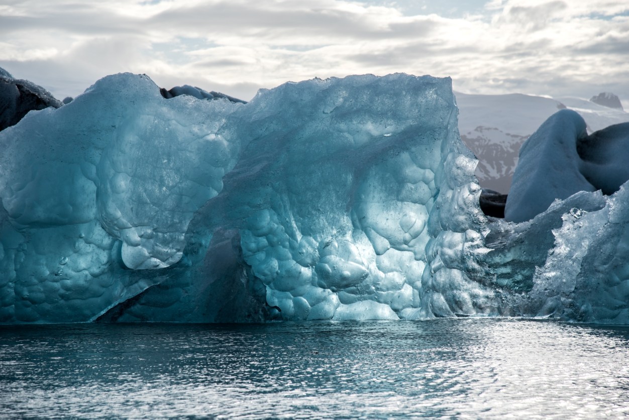 Temperature shapes how ice melts | Popular Science