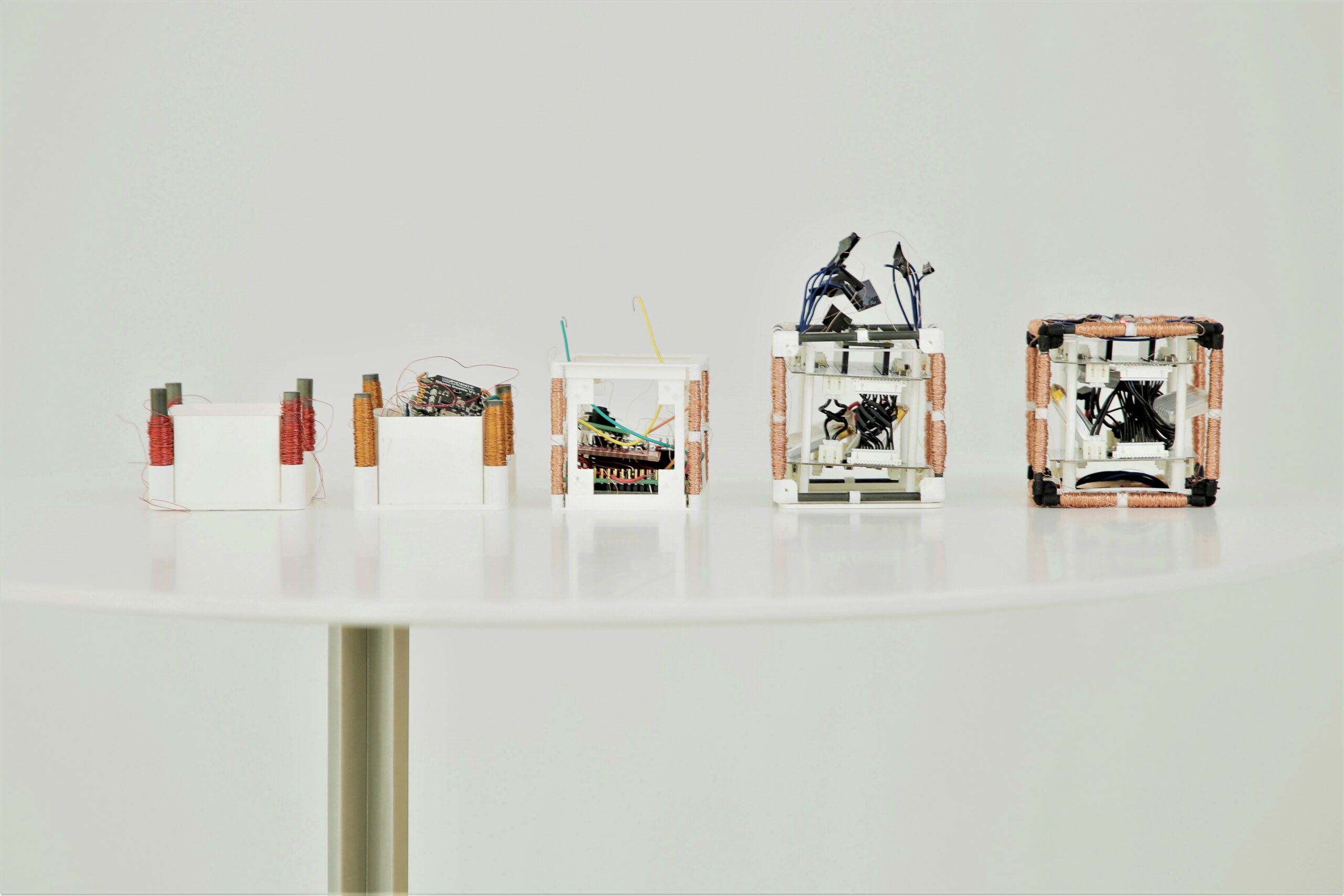 These robotic cubes could help us build in space | Popular Science