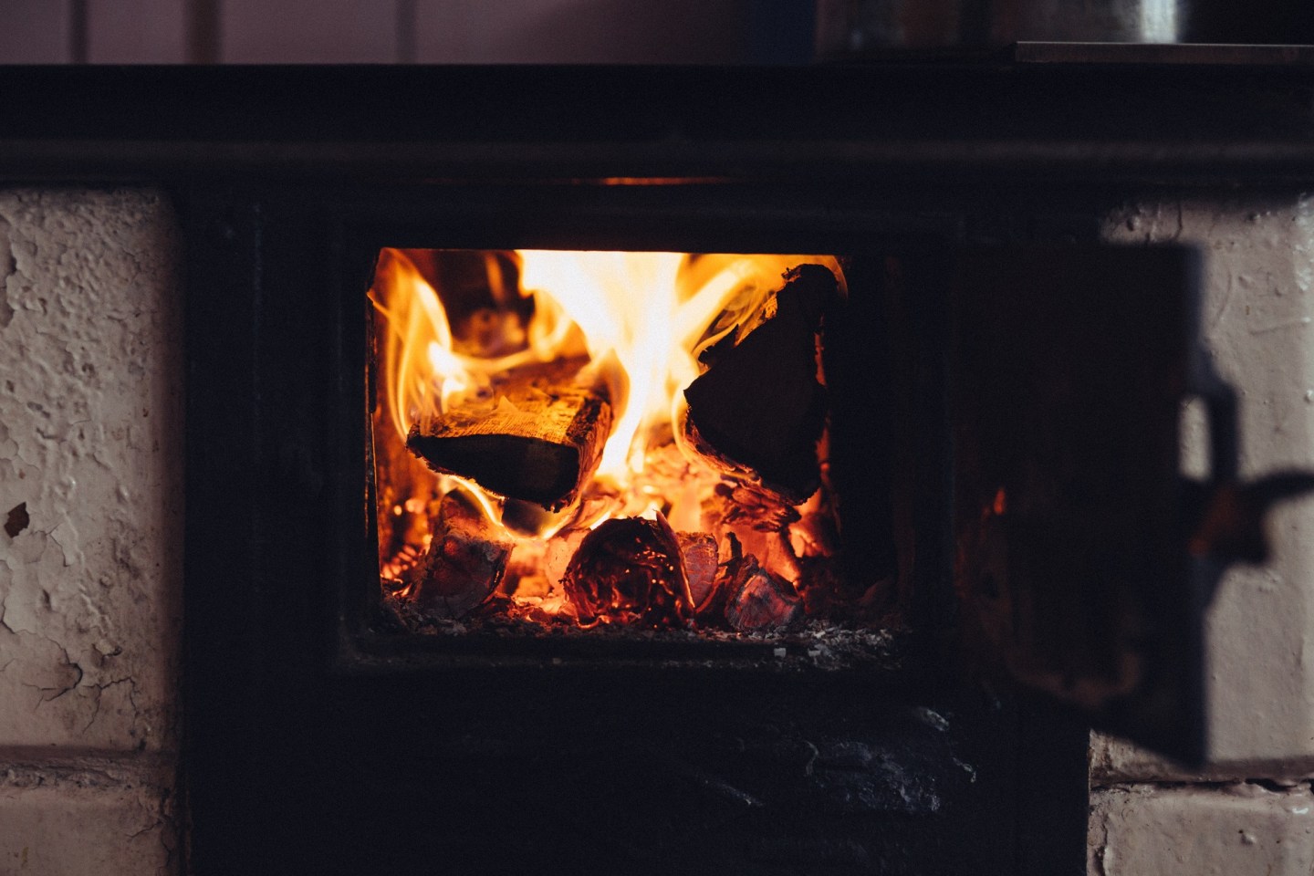 The health risks of wood stoves and smoke pollution | Popular Science