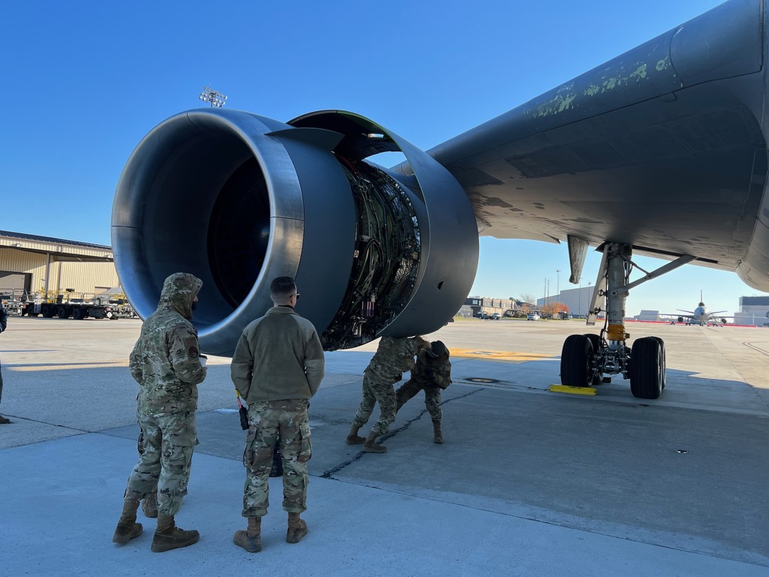 An inside look at an Air Force refueling flight in a KC-10 | Popular ...
