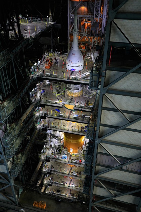 Photos of NASA SLS rocket in launchpad test | Popular Science