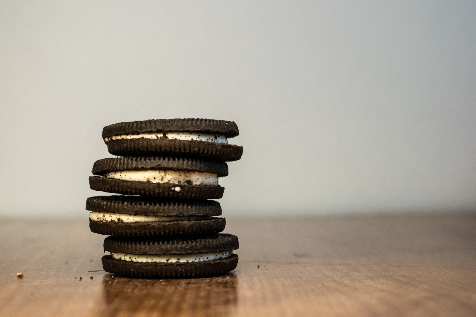 Why Oreo creme filling always ends up on one side | Popular Science