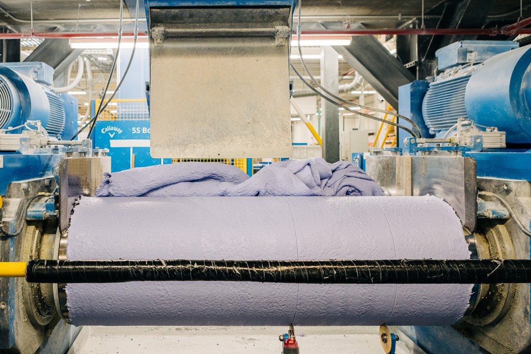 In photos: Inside Callaway’s high-end golf ball factory | Popular Science