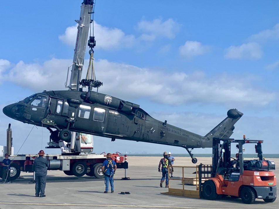 What it takes to scan in an entire Apache helicopter | Popular Science