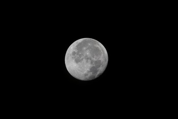 Lunar glass beads reveal Earth's impact history | Popular Science