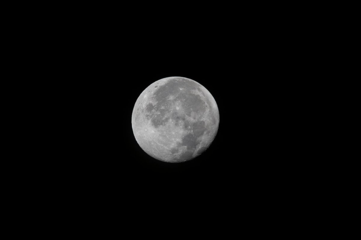 Lunar glass beads reveal Earth's impact history | Popular Science