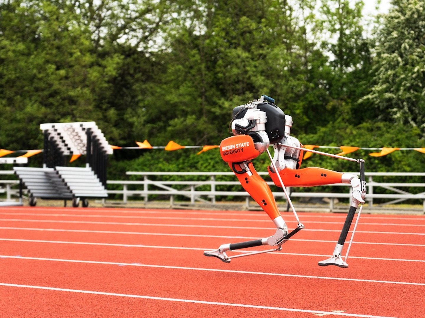 Robot sets new record for fastest 100m dash | Popular Science