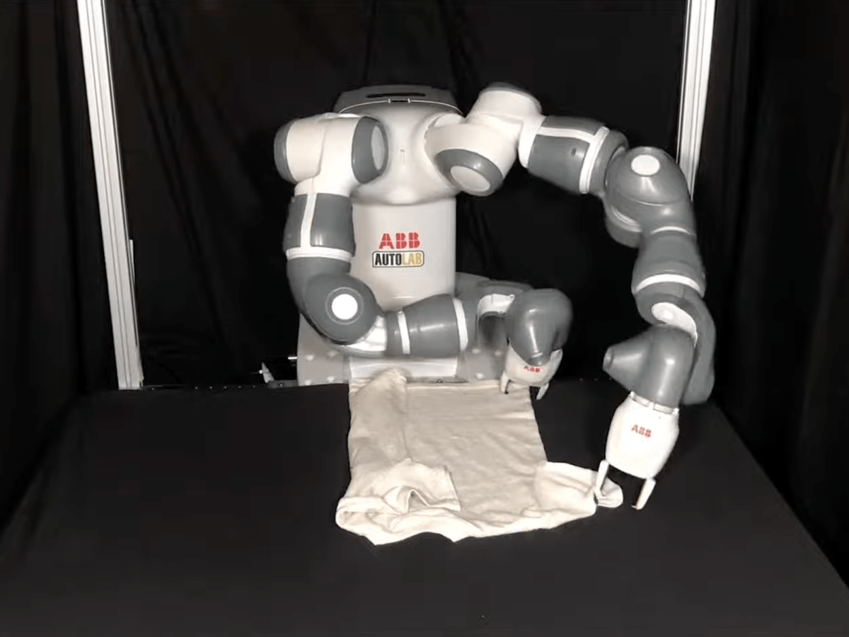Meet the world's speediest laundry folding robot | Popular Science