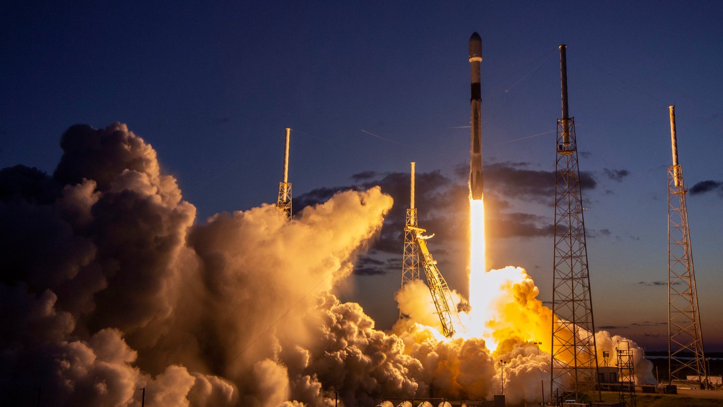 SpaceX's Starshield offers satellite internet to the military | Popular ...