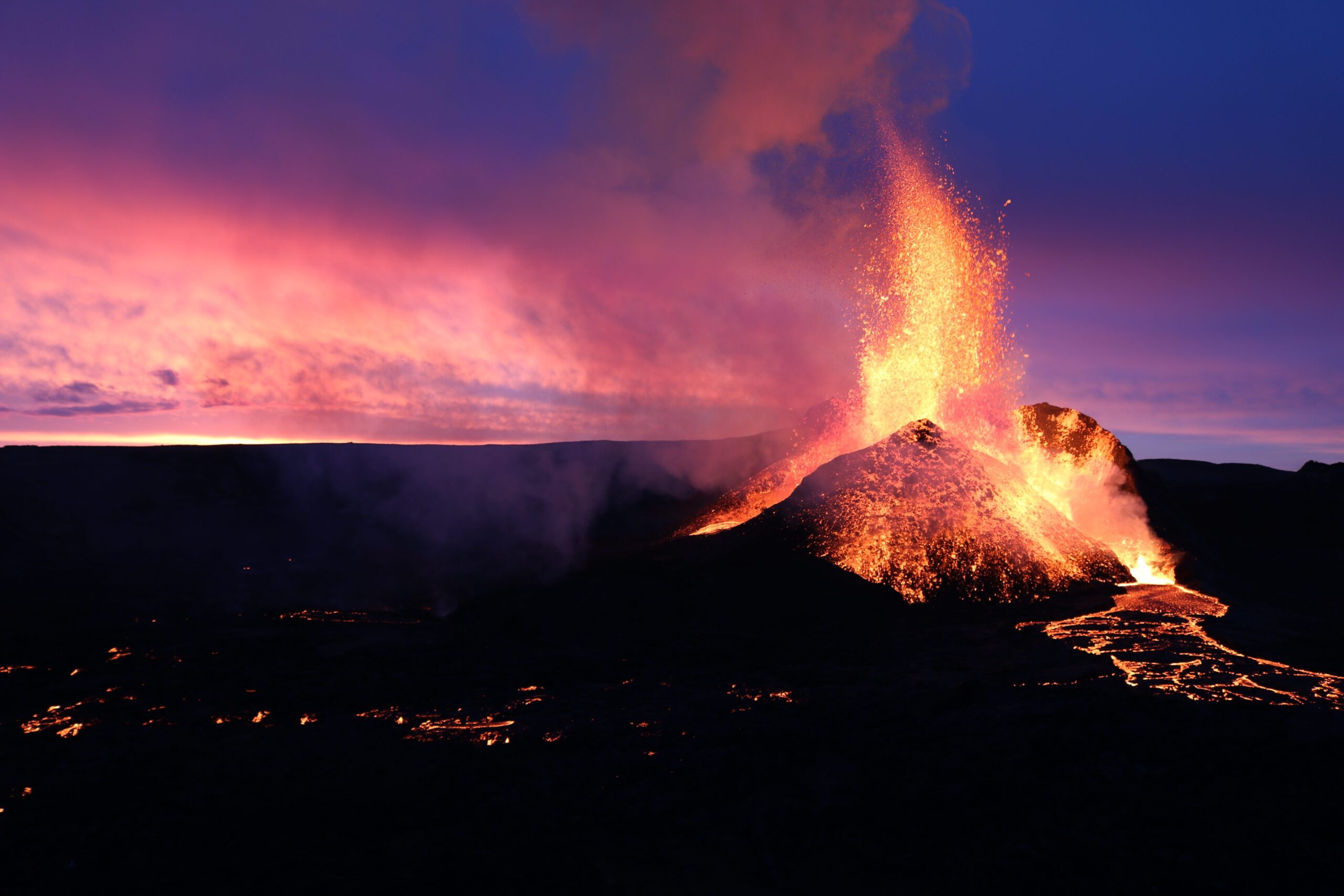 This drone sniffs volcanic gas to predict eruptions | Popular Science