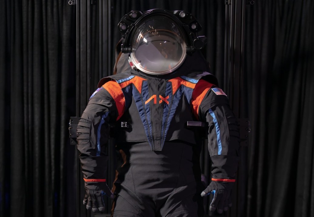 See the new NASA spacesuit for Artemis III | Popular Science