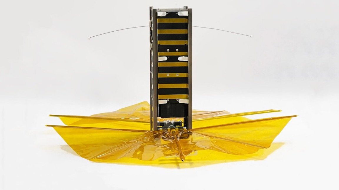 College students built a satellite powered by AA batteries | Popular ...