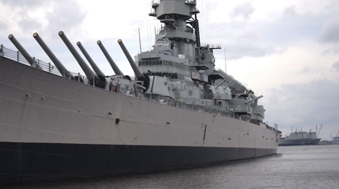 This Roomba-like bot inspects ships. Watch it in action. | Popular Science