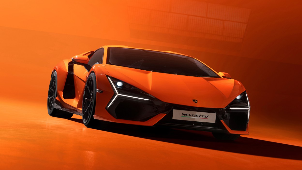 Lamborghini's first plug-in hybrid is the brawny Revuelto | Popular Science