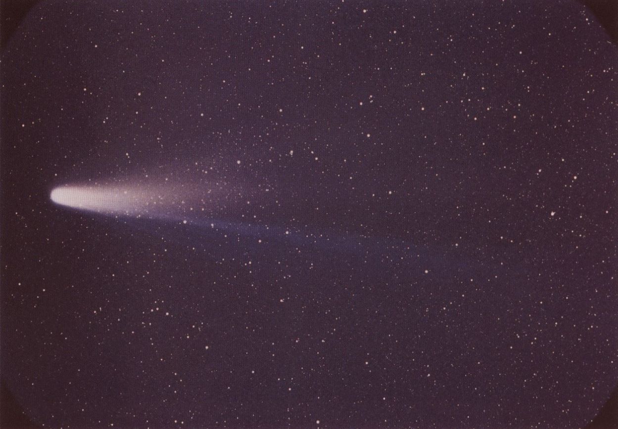 Halley's Comet and Eta Aquarids meteor shower photos | Popular Science