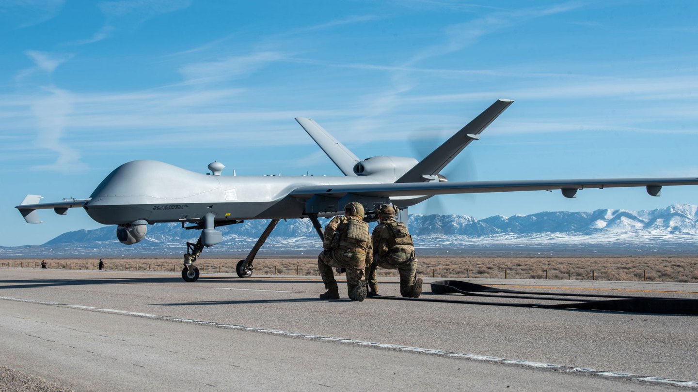 Watch a large Reaper drone land on a highway | Popular Science