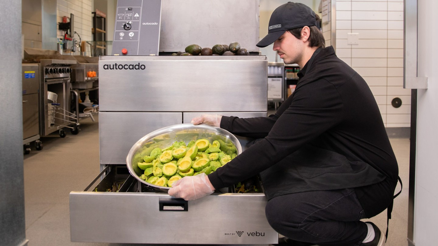 Watch Chipotle's robot prototype make burrito bowls | Popular Science