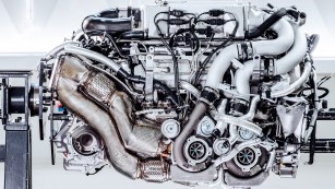The Bugatti Chiron Super Sport's W16 engine, explained | Popular Science