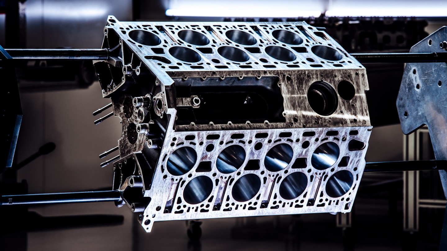 The Bugatti Chiron Super Sport's W16 engine, explained | Popular Science