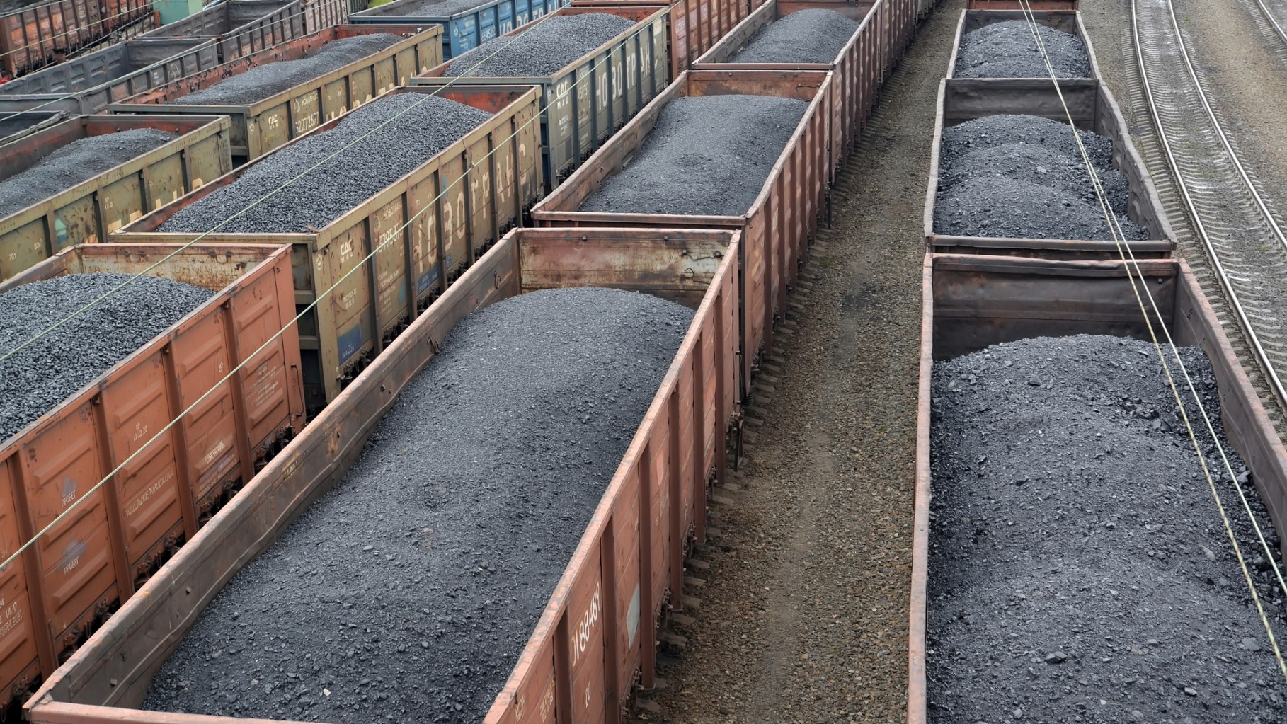 Scientists utilize AI to track and follow coal train dust | Popular Science