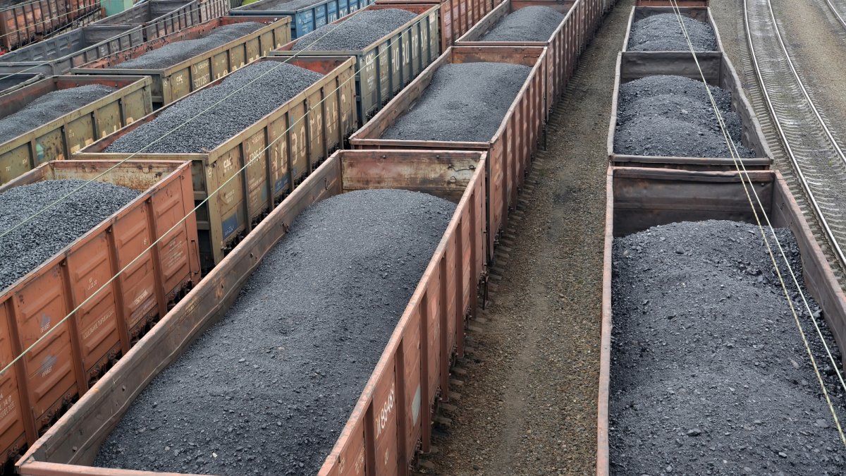 Scientists utilize AI to track and follow coal train dust | Popular Science