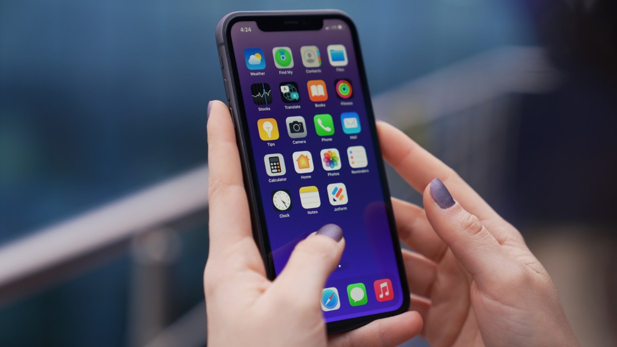 How to turn off your location on an iPhone | Popular Science