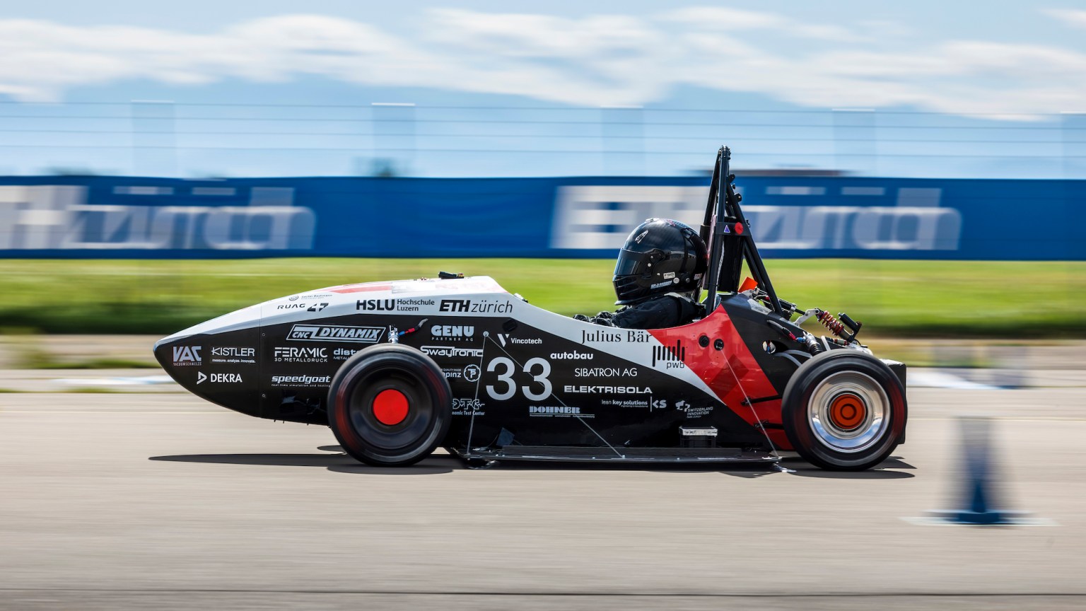 Student-built electric car sets world record for fastest acceleration ...