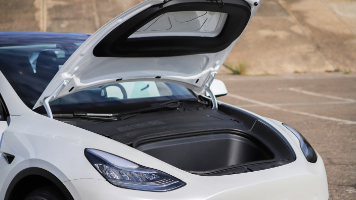 Dead Teslas keep locking owners out of (and inside) their cars ...